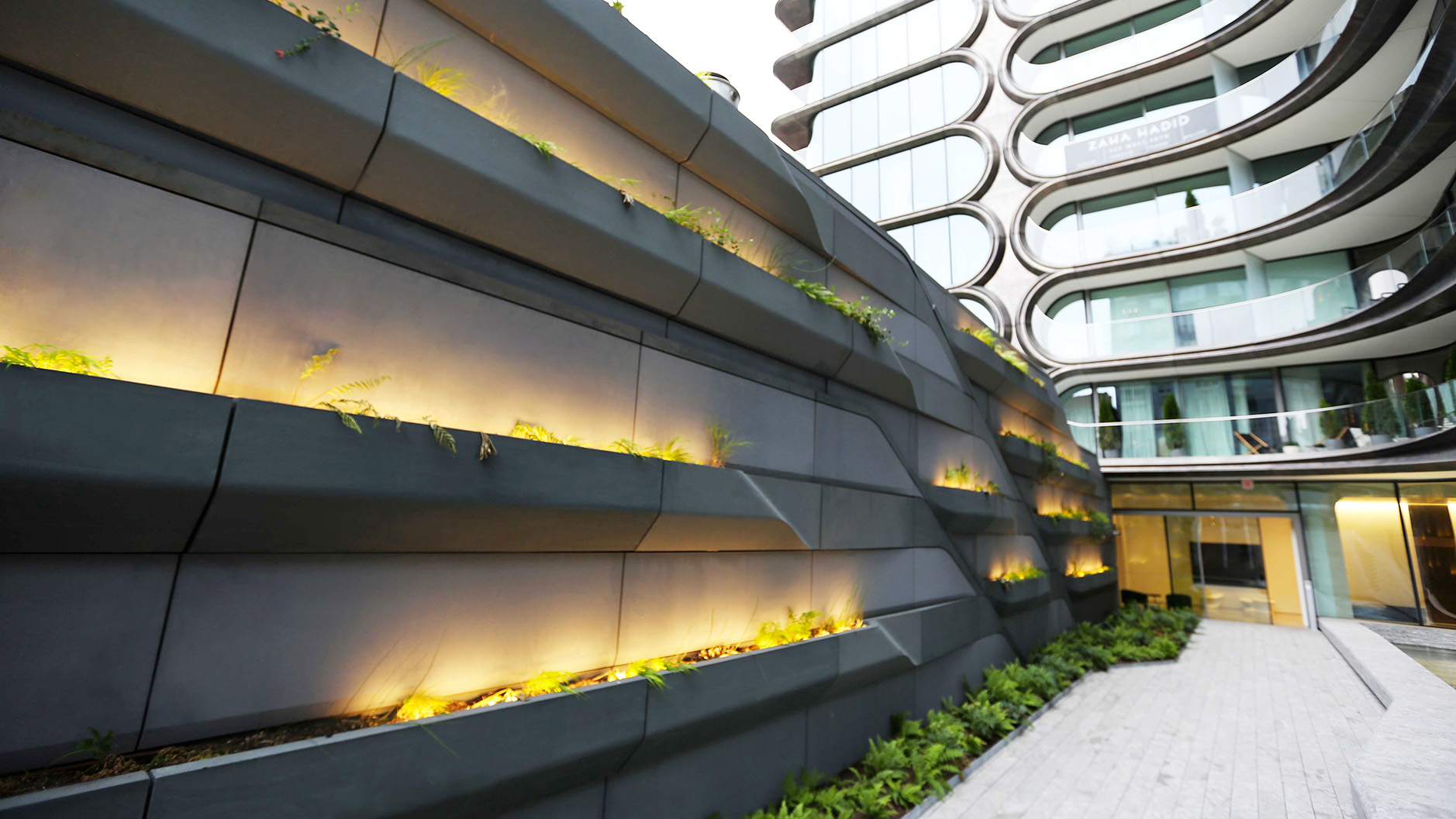 520w-28th-st-gfrp-greenwall – kinetica
